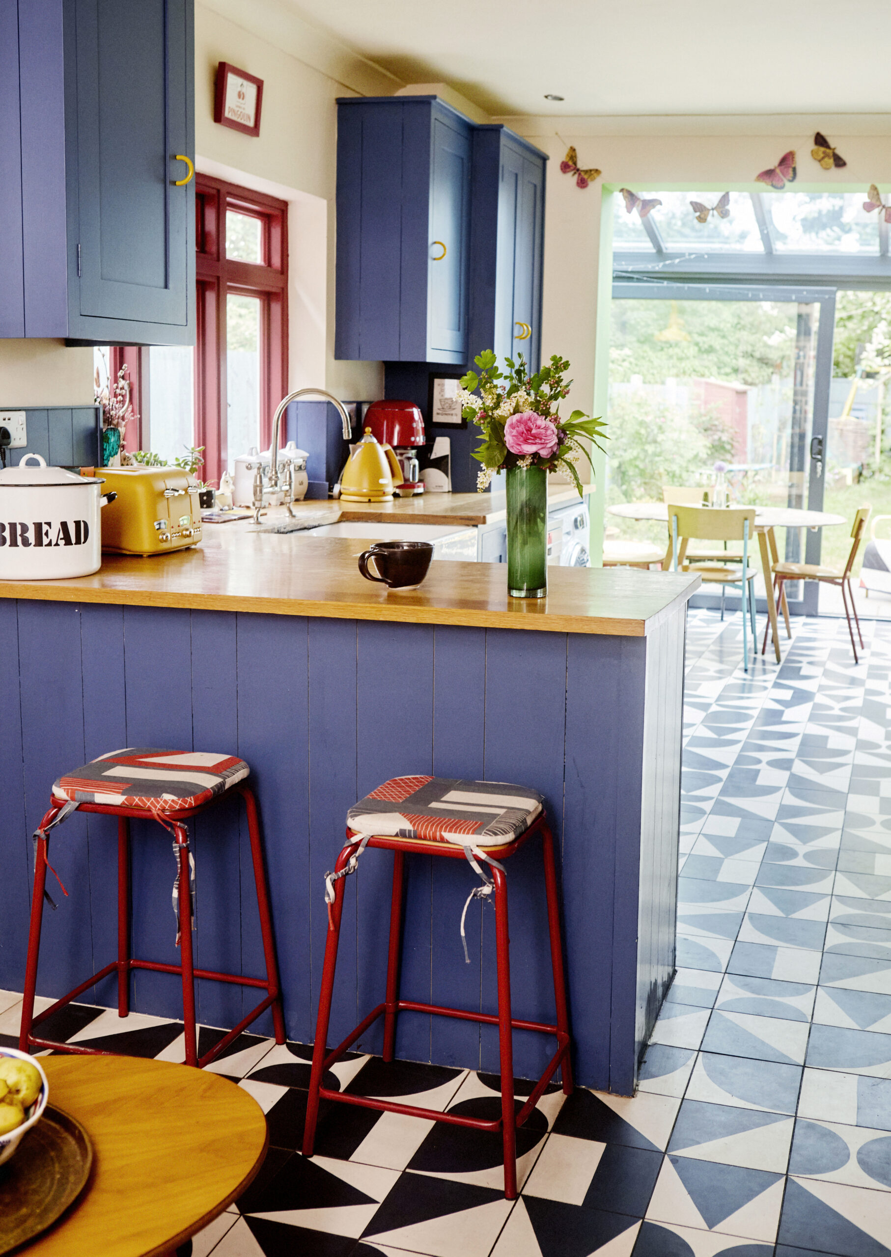 At Home in London With Artist Tamasyn Gambell - Homeworthy