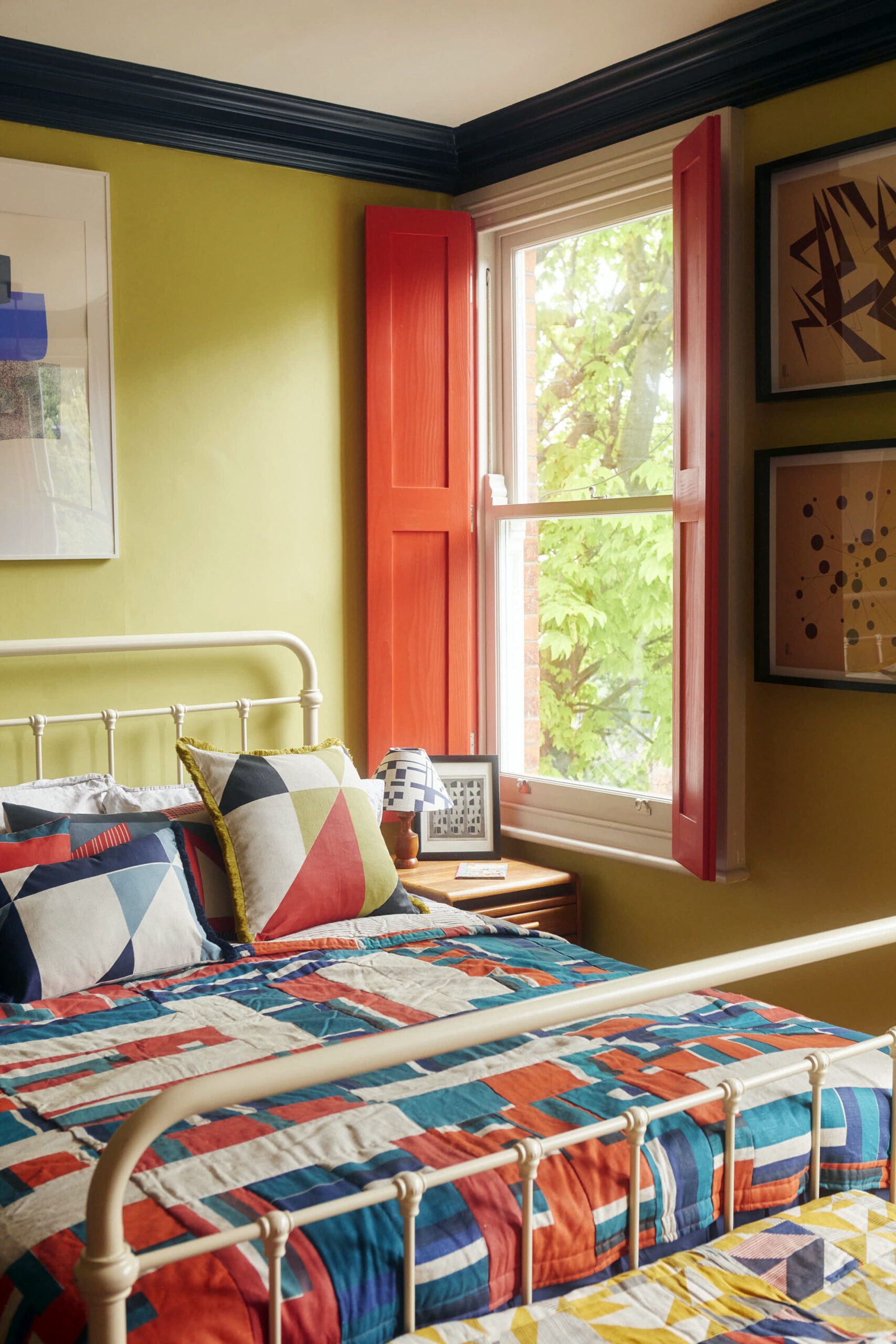 At Home in London With Artist Tamasyn Gambell - Homeworthy