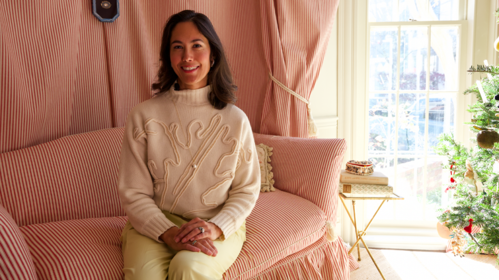 Inside a Virginia Home Filled with Art and Holiday Cheer - Homeworthy